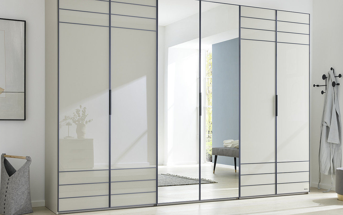 Moderner Kleiderschrank - COVELO - Musterring - hochglanzlackiertes ...