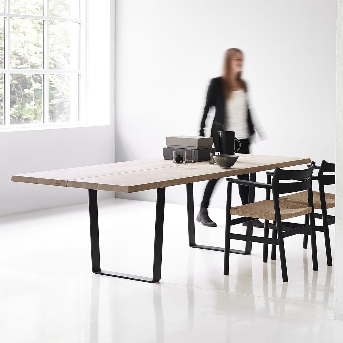 Moderner Esstisch - LOWLIGHT - DK3 - Eiche / Nussbaum / Massivholz