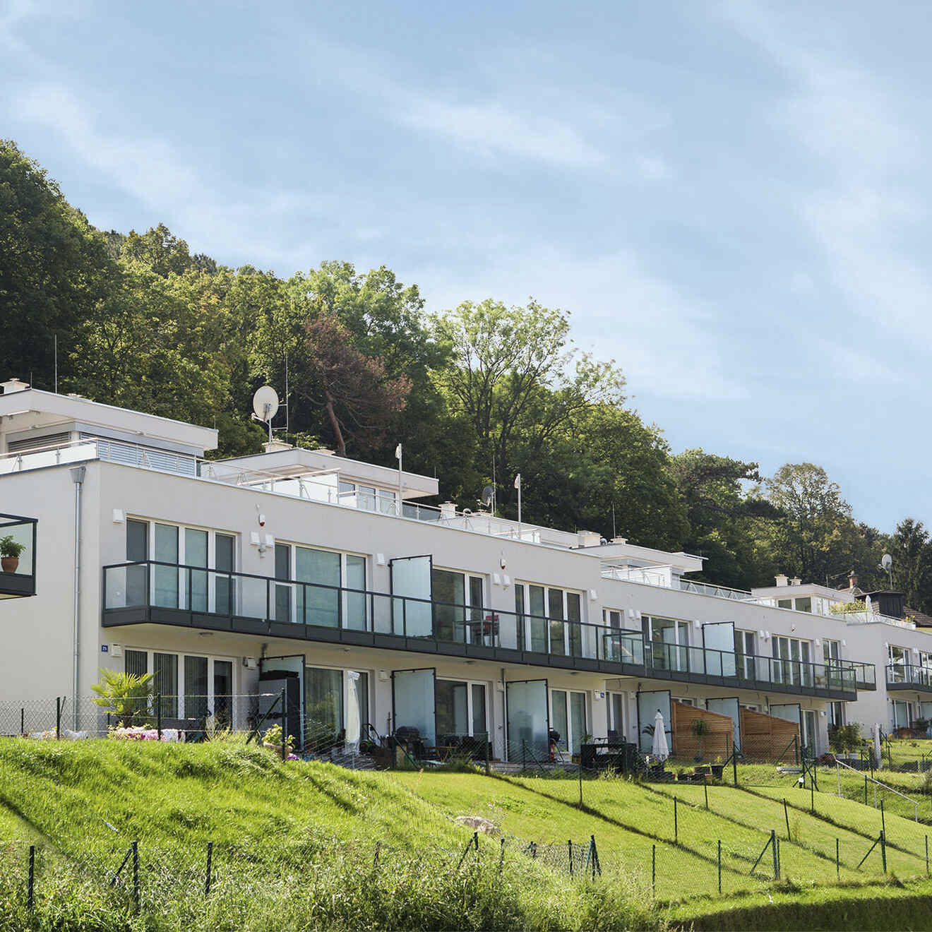 Fertigbau-Gebäude - WOHNANLAGE MIT 30 EINHEITEN - Vario Haus - Modul ...