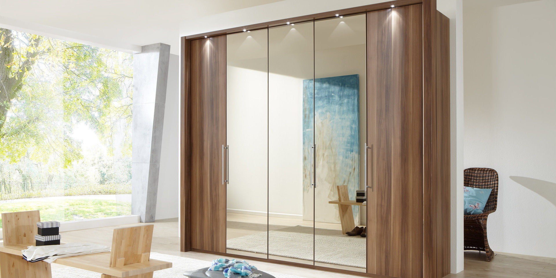 Moderner Kleiderschrank - LOFT - Wiemann - Holz / Schwingtüren / Schubladen