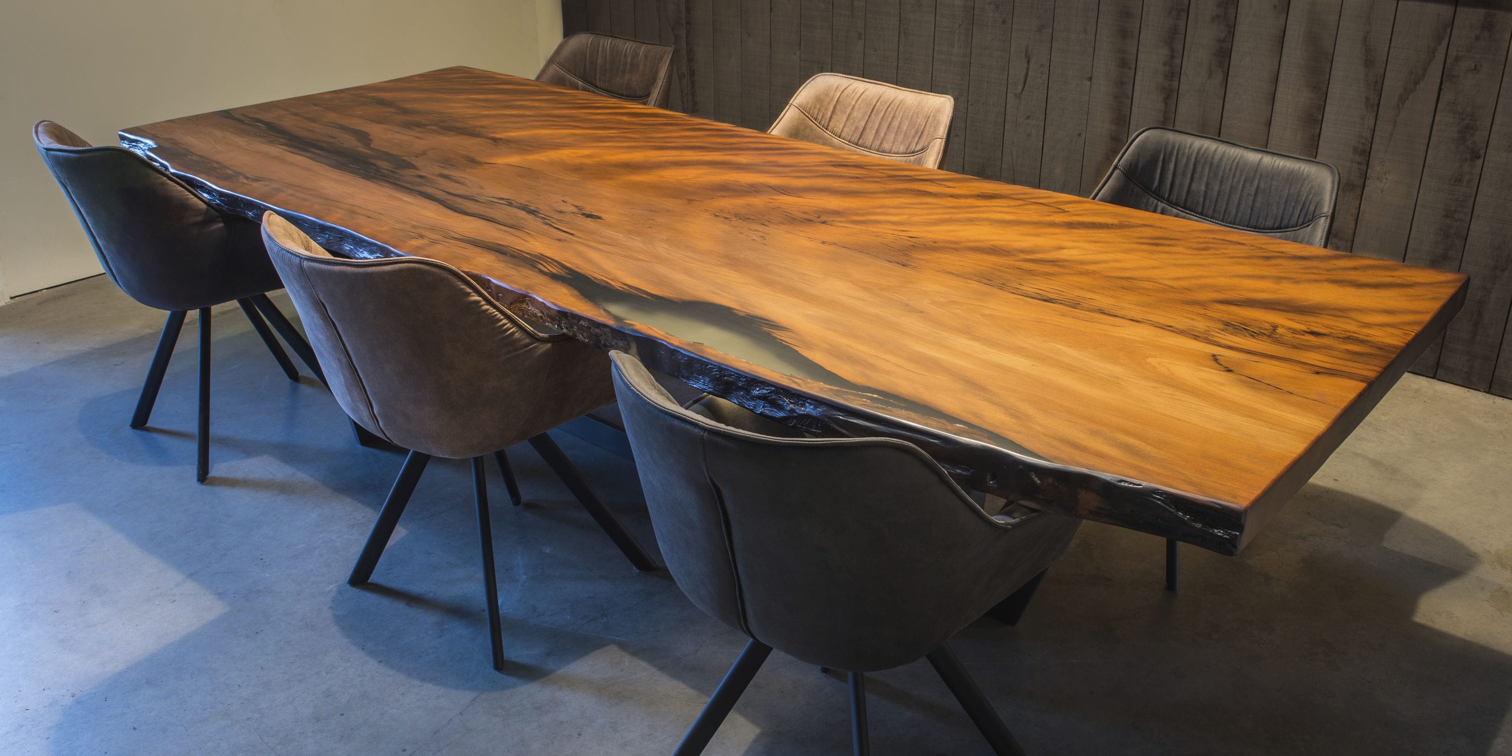 Moderner Esstisch - KAURI - Unik - Massivholz / lackiertes Holz ...