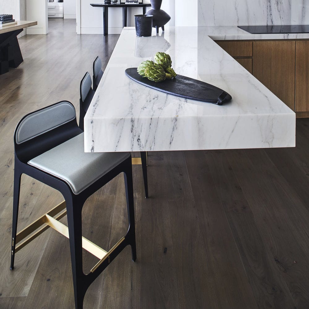 Moderner Barhocker - BARDOT - Gabriel Scott - Leder / Gestell aus Stahl ...