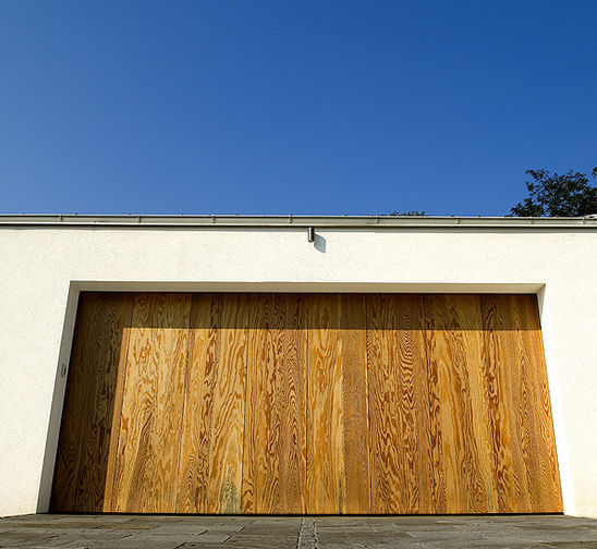 Seitlich unterteiltes Garagentor - AVALON : BFA - Guttomat - Holz ...