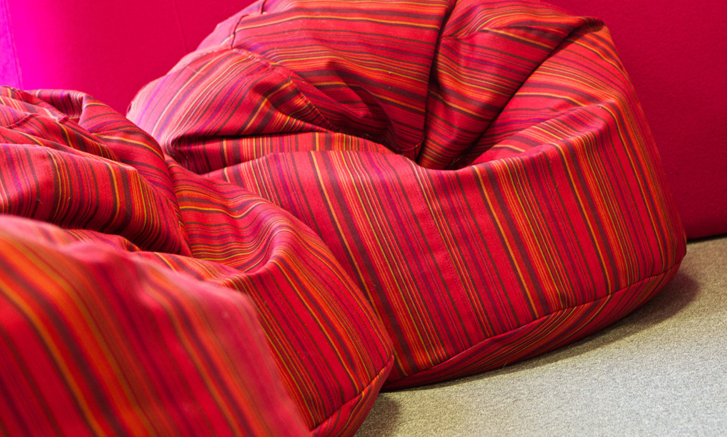 Moderner Sitzsack - BEANIES - Frovi - Leder / Stoff / rot