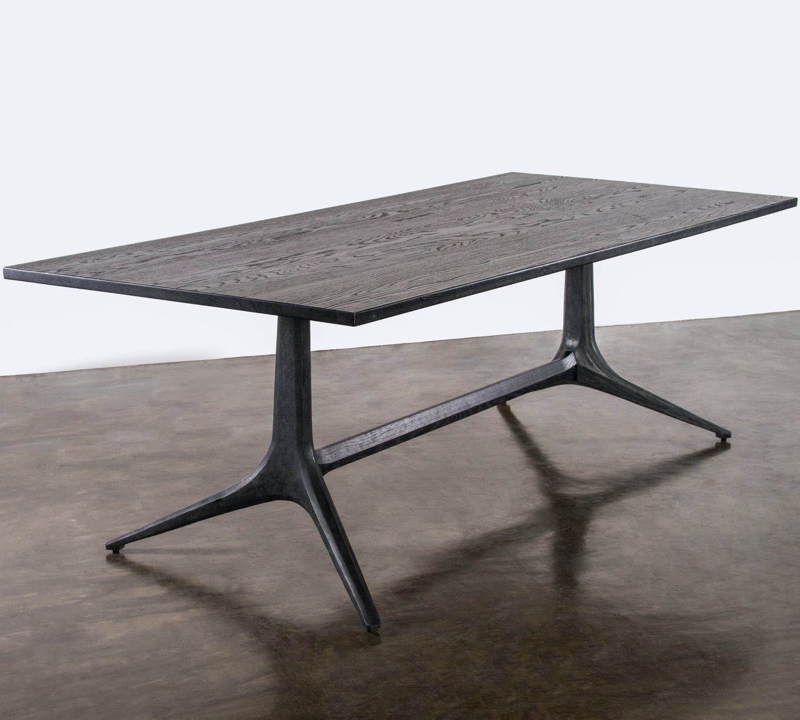 Moderner Esstisch - KAHN TRESTLE - District 8 - Eiche / Beton / rechteckig