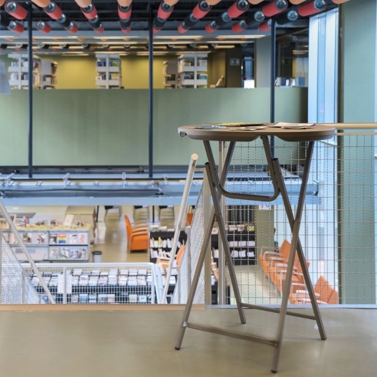 Klappbarer Stehtisch - Cocktail30 - Zown - modern / HDPE / Gestell aus ...