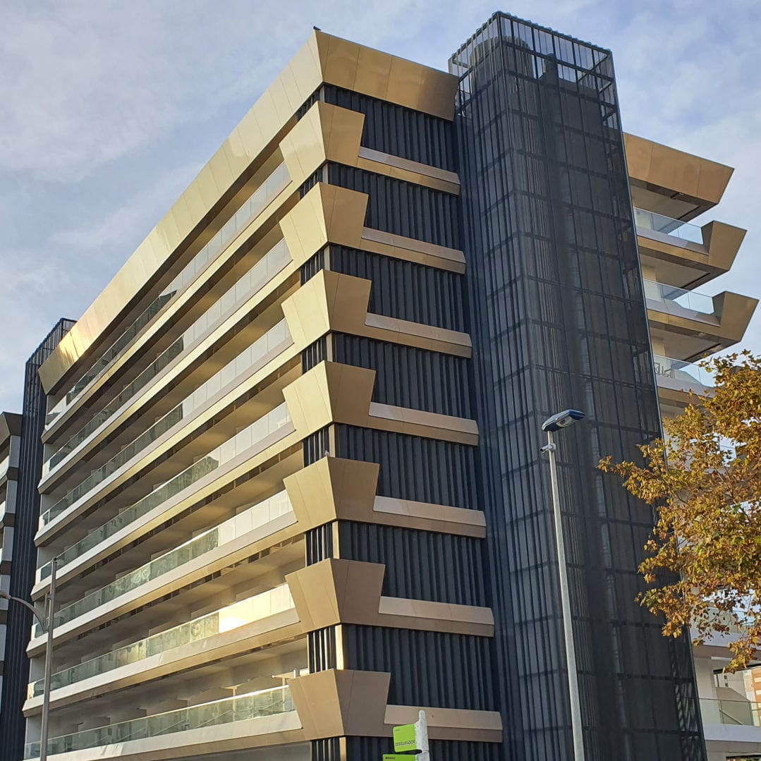 Kassetten-Fassadenverkleidung - HOTEL HELIOS - ALUCOBOND ...