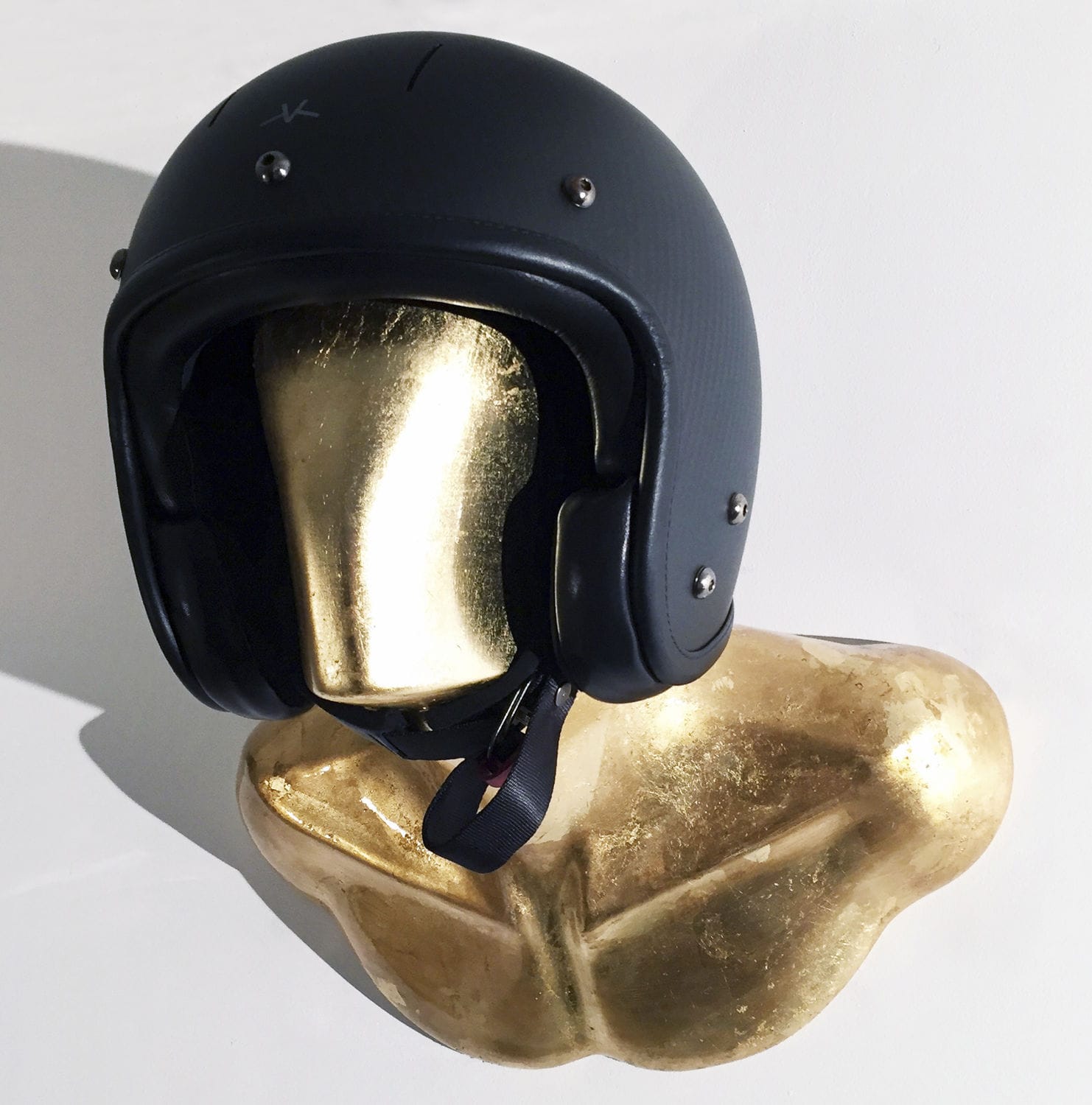 Wand-Helmhalterung - GOLD BURT - FRANCOLLECTION - Steingut / handgefertigt