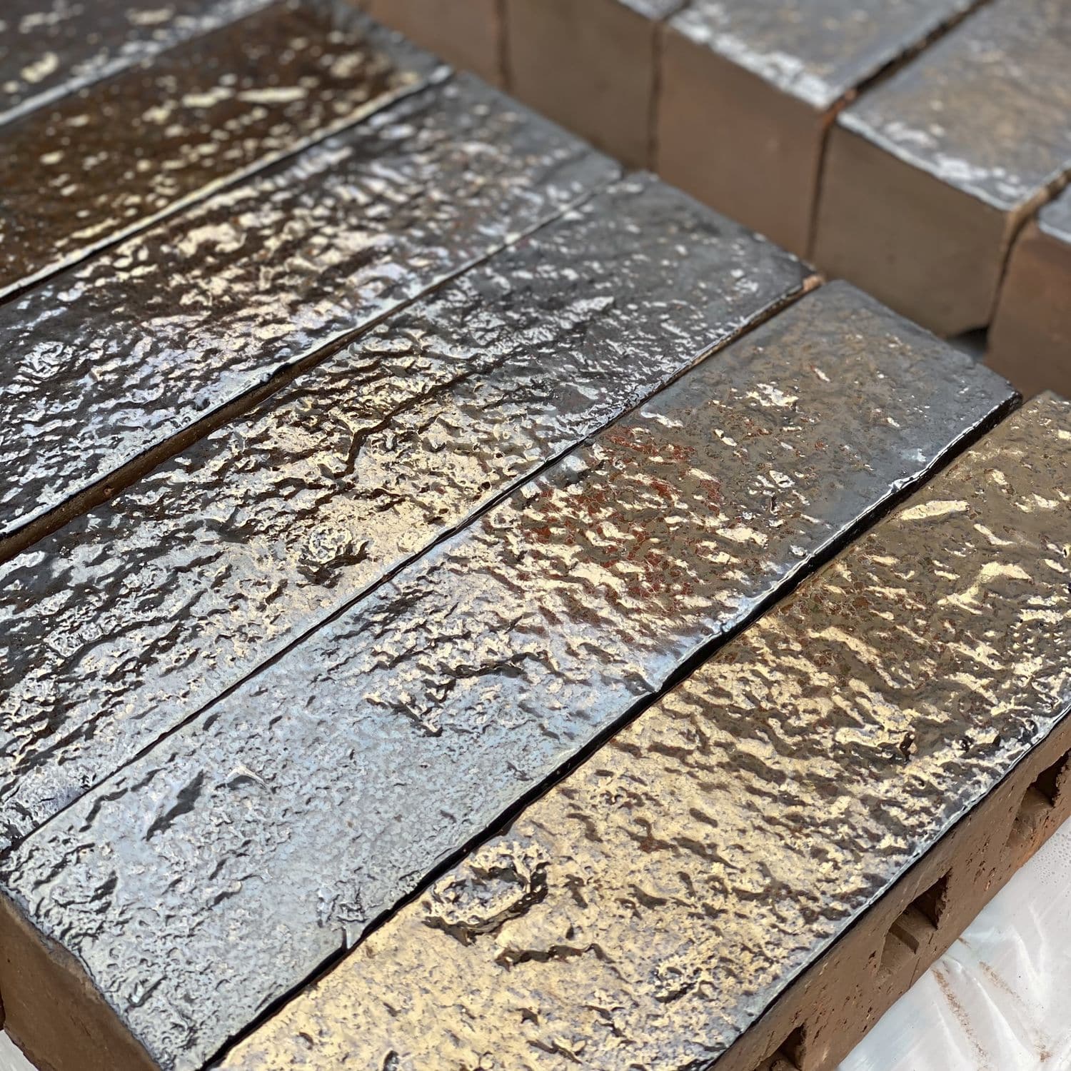 Ziegel für Fassaden - AGED BRONZE 3507 R3O - TEXTURED - Klinker ...