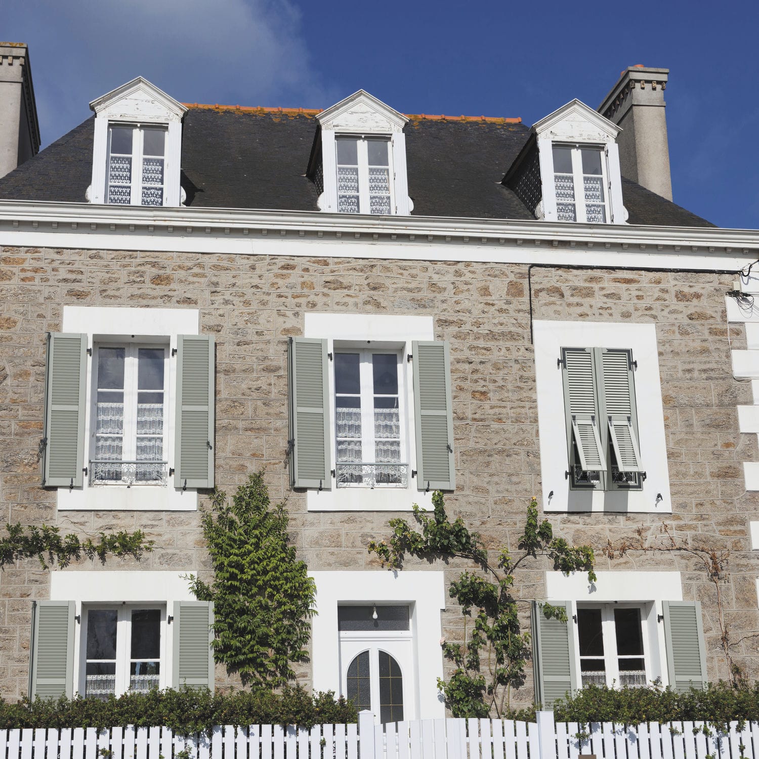 Einflügeliger Fensterladen - AJOURÉES LAMES À L'AMÉRICAINE - Volets ...