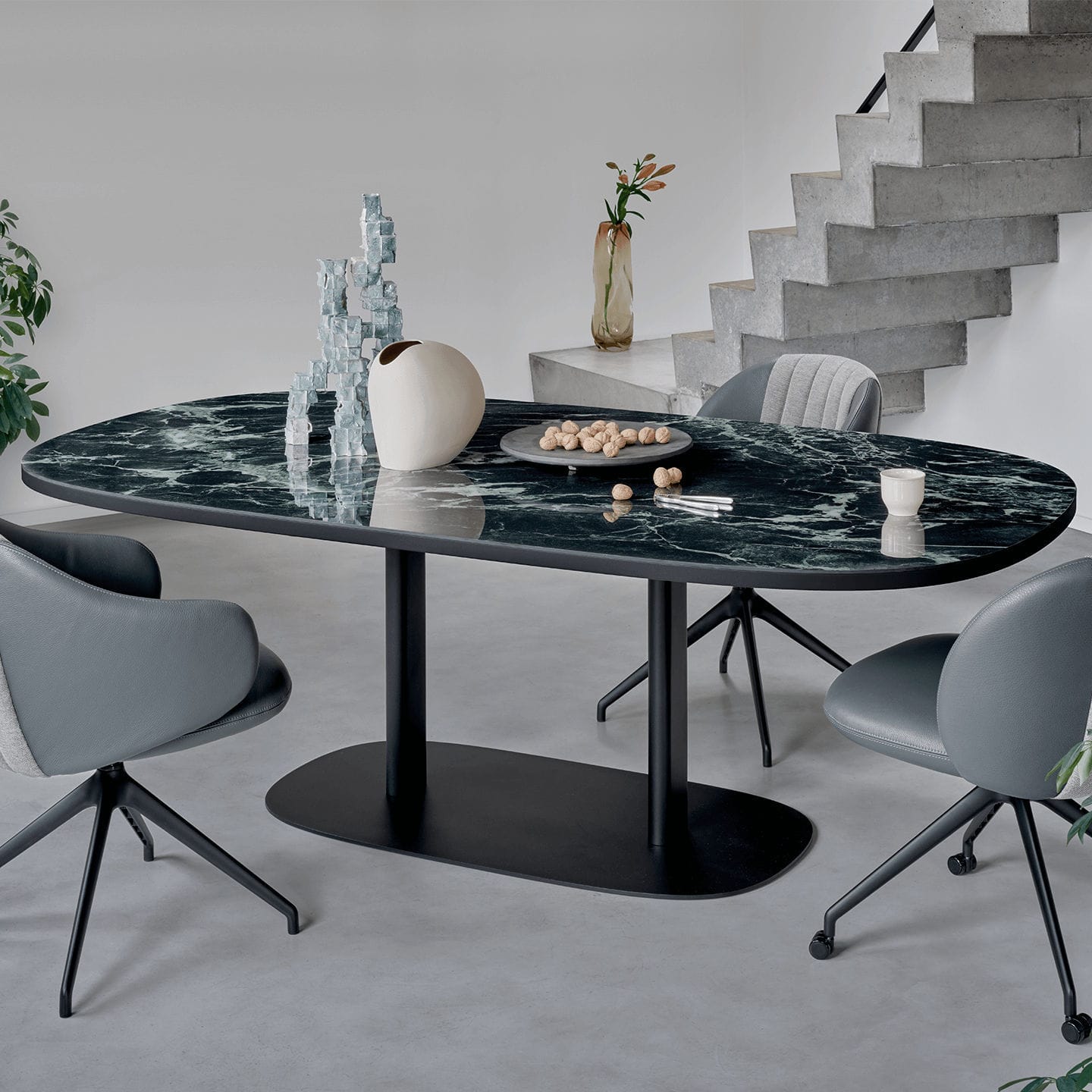 Moderner Esstisch - Toveri - Leolux Global bv - Eiche / Nussbaum ...