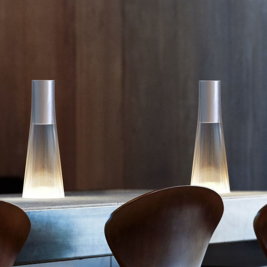 Tischlampe - CANDÉL - Pablo Designs - anodisiertes Aluminium / PMMA ...