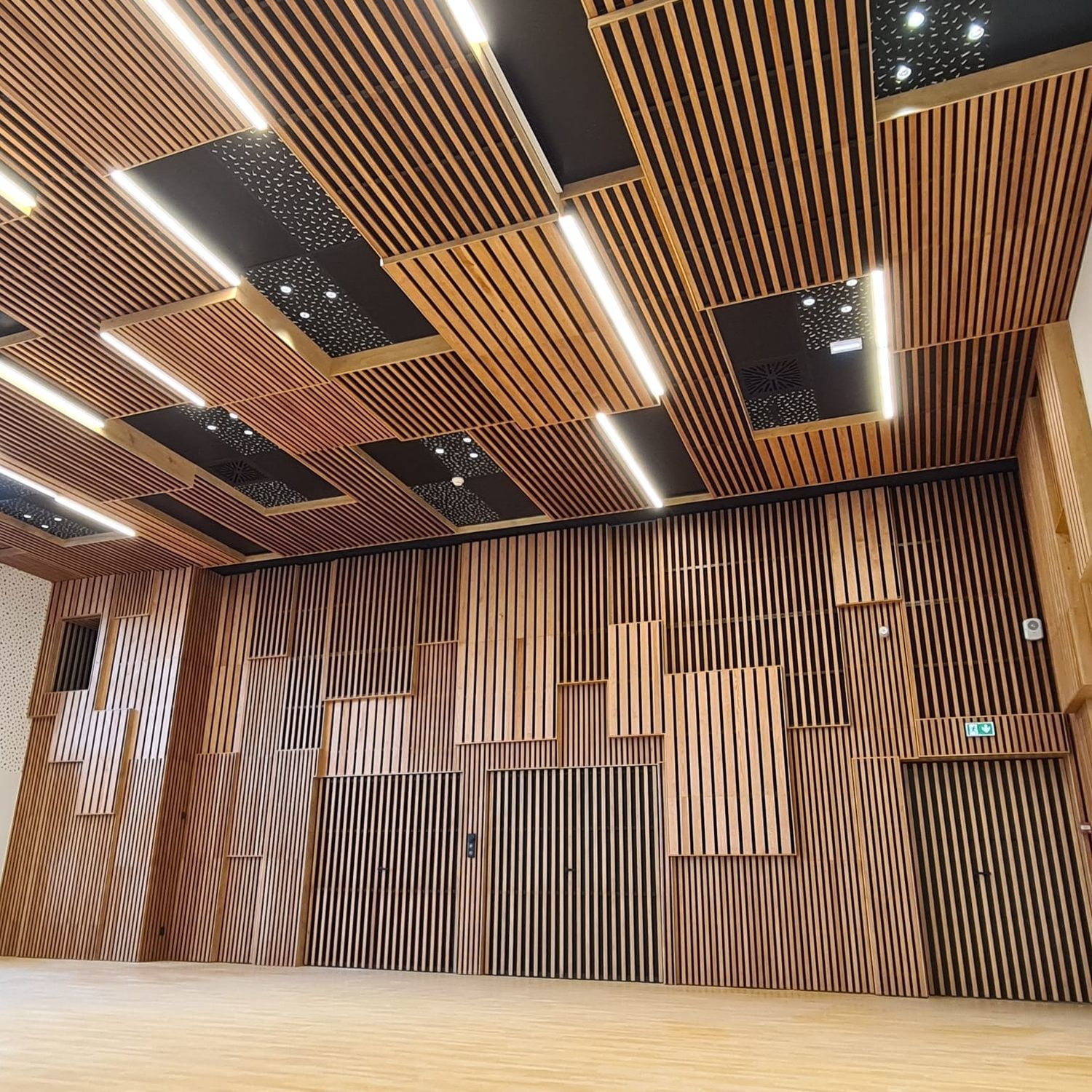 Akustik-Wandpaneel - WL H7 38 - Woodslines - für Decke / Lärche ...