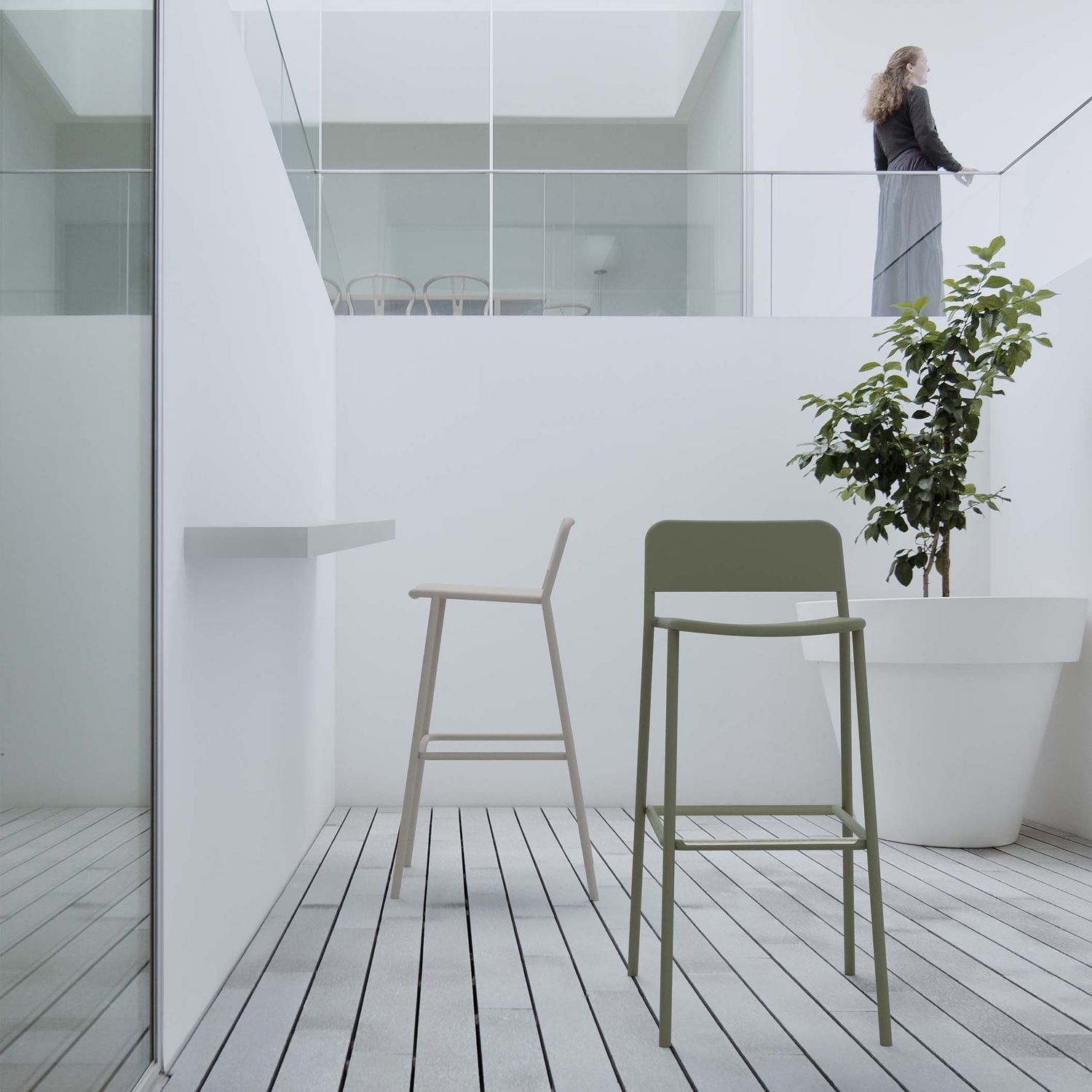 Moderner Barhocker - EDI - Yaaz - Teakholz / Aluminium / Gestell aus ...