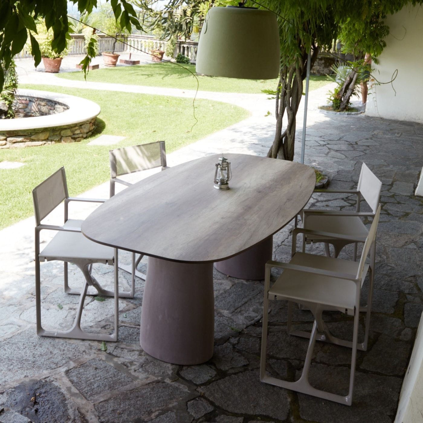 Moderner Tisch - DUETTO MOLESKIN - SERRALUNGA - HPL / Gestell aus Polyethylen / oval