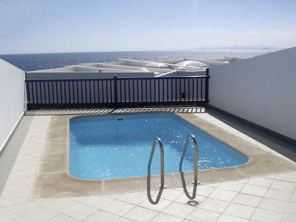 Einteiliges Schwimmbecken - COMPACTA - Multiforma - für Außenbereich / erdverlegt / Polyester