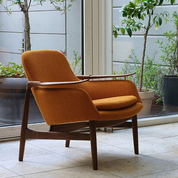 Moderner Sessel - FJ 53 - Triode Design - Stoff / Holz / Polster