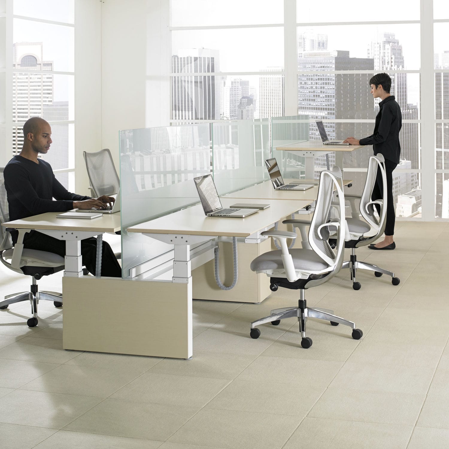 Arbeitsstation - HEIGHT ADJUSTABLE BENCH - Teknion