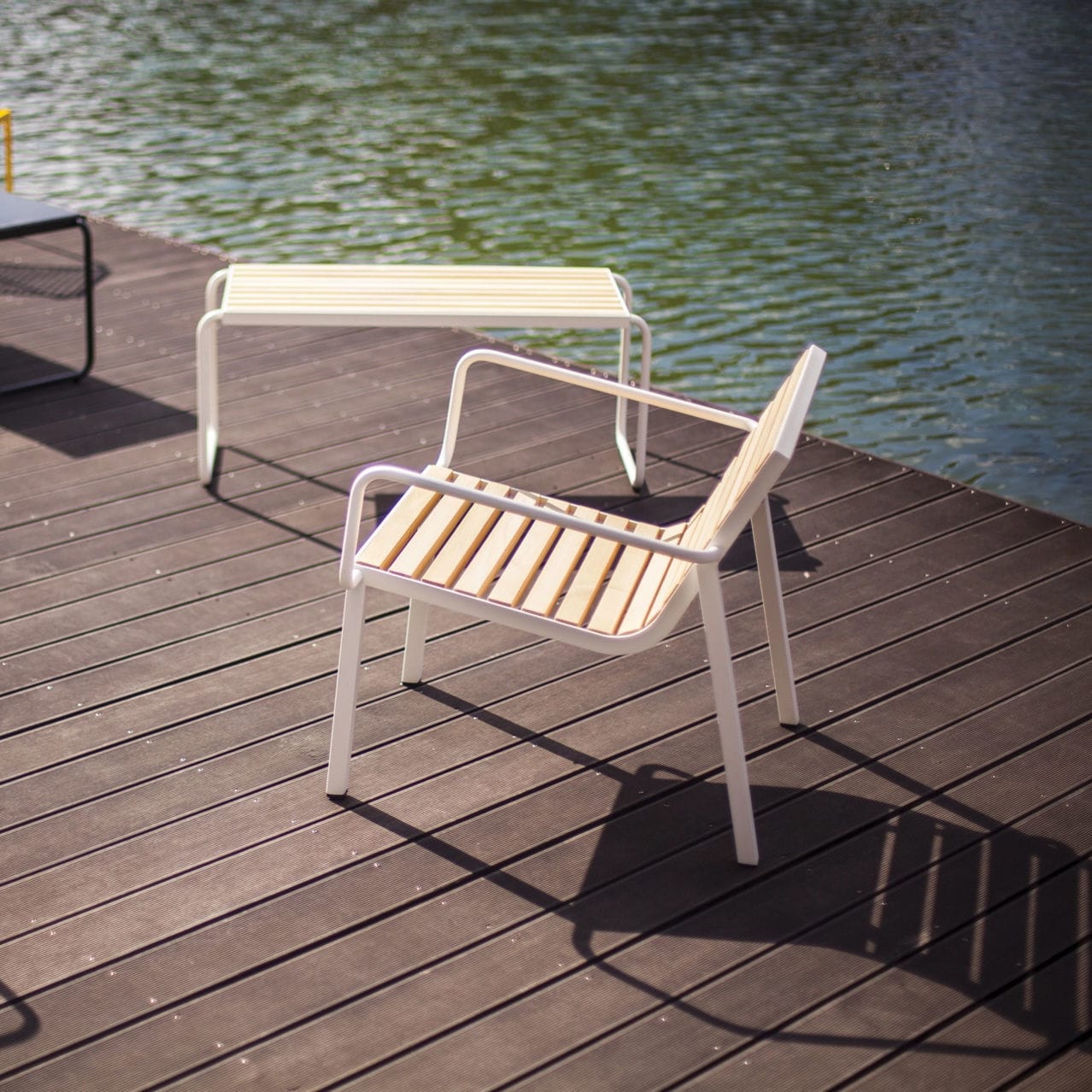 Moderne Tischgarnitur - STACK - mmcité street furniture - Tropenholz ...