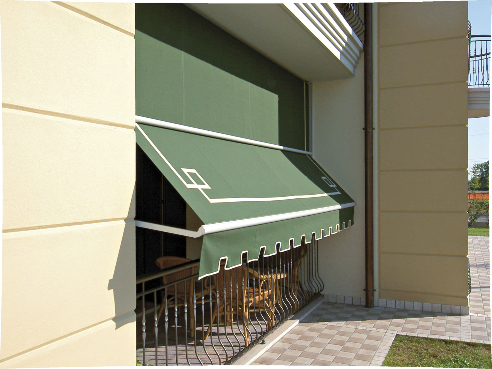 Fallarmmarkise - GENOVA - KE Outdoor Design - manuell