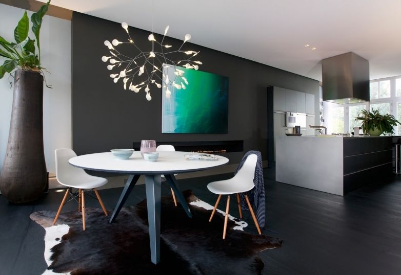 Moderner Tisch - BELLY - Odesi. Dutch Design Online - Holz / rund