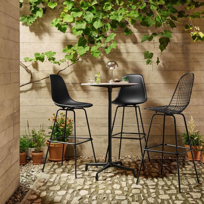 Moderner Stehtisch - vitra - Holz / Gestell aus verchromtem Metall / rund