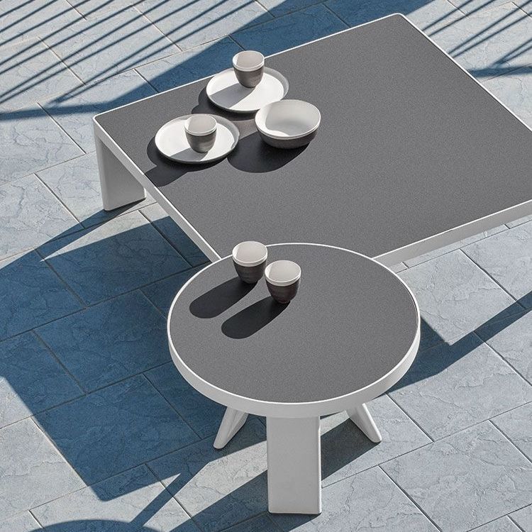 Moderner Couchtisch - Esedra - Ethimo - Teakholz / Aluminium / Keramik