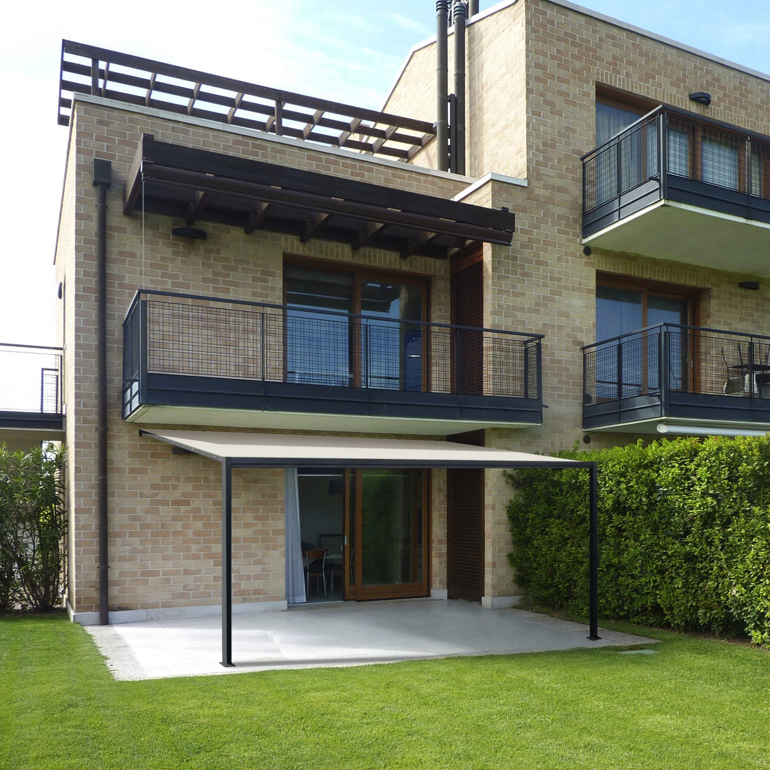 Angebaute Pergola - OTTOEMEZZO - UNOSIDER - Schmiedeeisen / Stoff ...