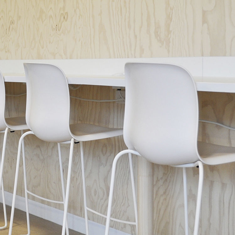 Moderner Barhocker - SIXE - HOWE - Leder / Stoff / Polypropylen