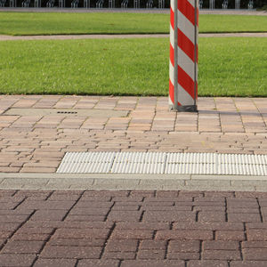 Bordstein-Randstein - HAUTE - Bivois - Beton / linear