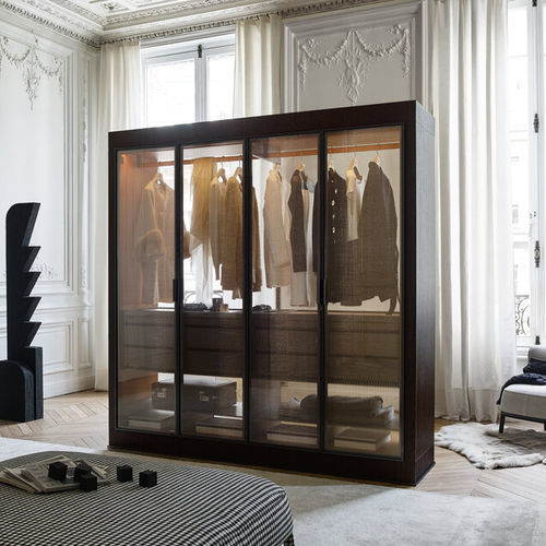 Moderner Kleiderschrank - Eracle - MAXALTO - Holzfurnier / Glas / Leder